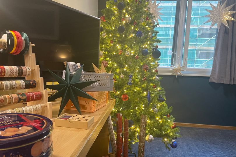 I tried an Edinburgh Travelodge festive wrapping room and was overwhelmed