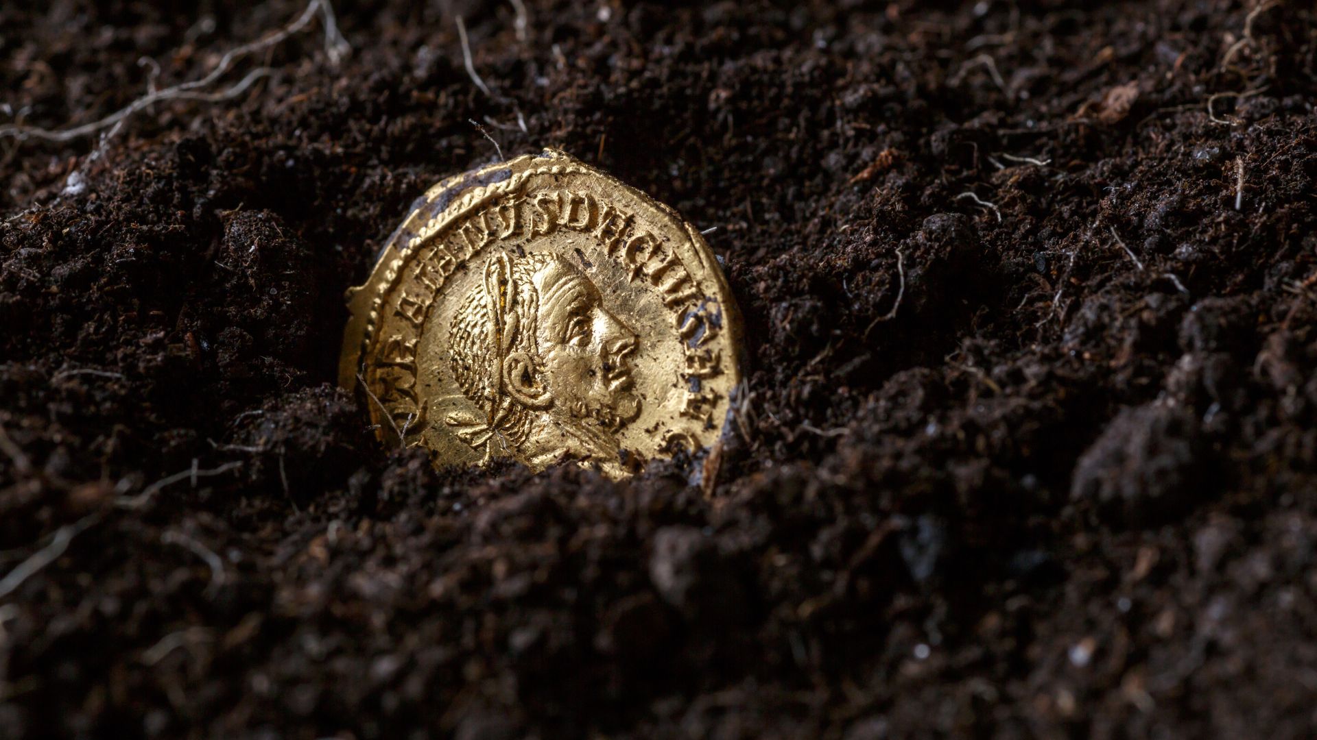 After six years digging the same field, he unearths a 1 900‑year‑old ...
