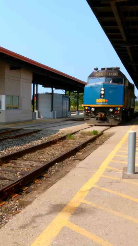 How to take the train in Canada