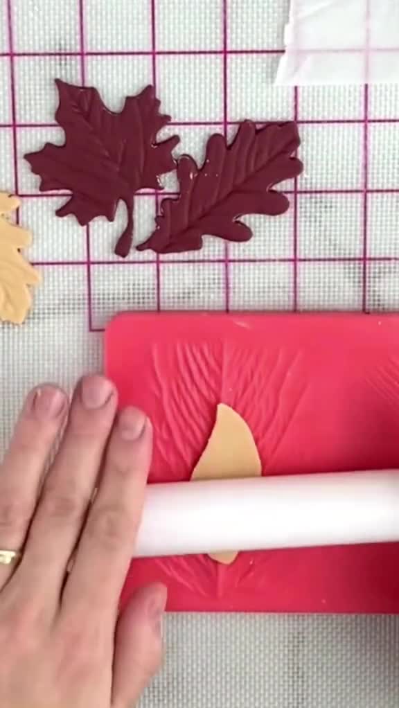 How to make easy textured fondant leaves for cake decorating