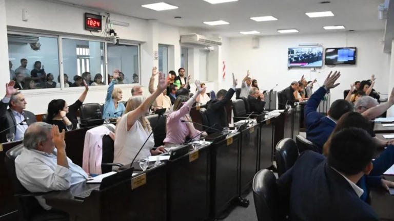 Sesión extraordinaria: la Legislatura envió a comisión los proyectos ...