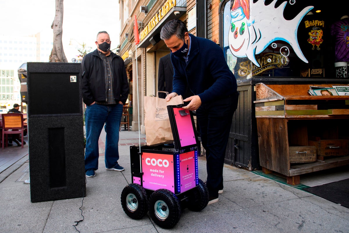Chicago residents sign petition to ban delivery robots on sidewalks