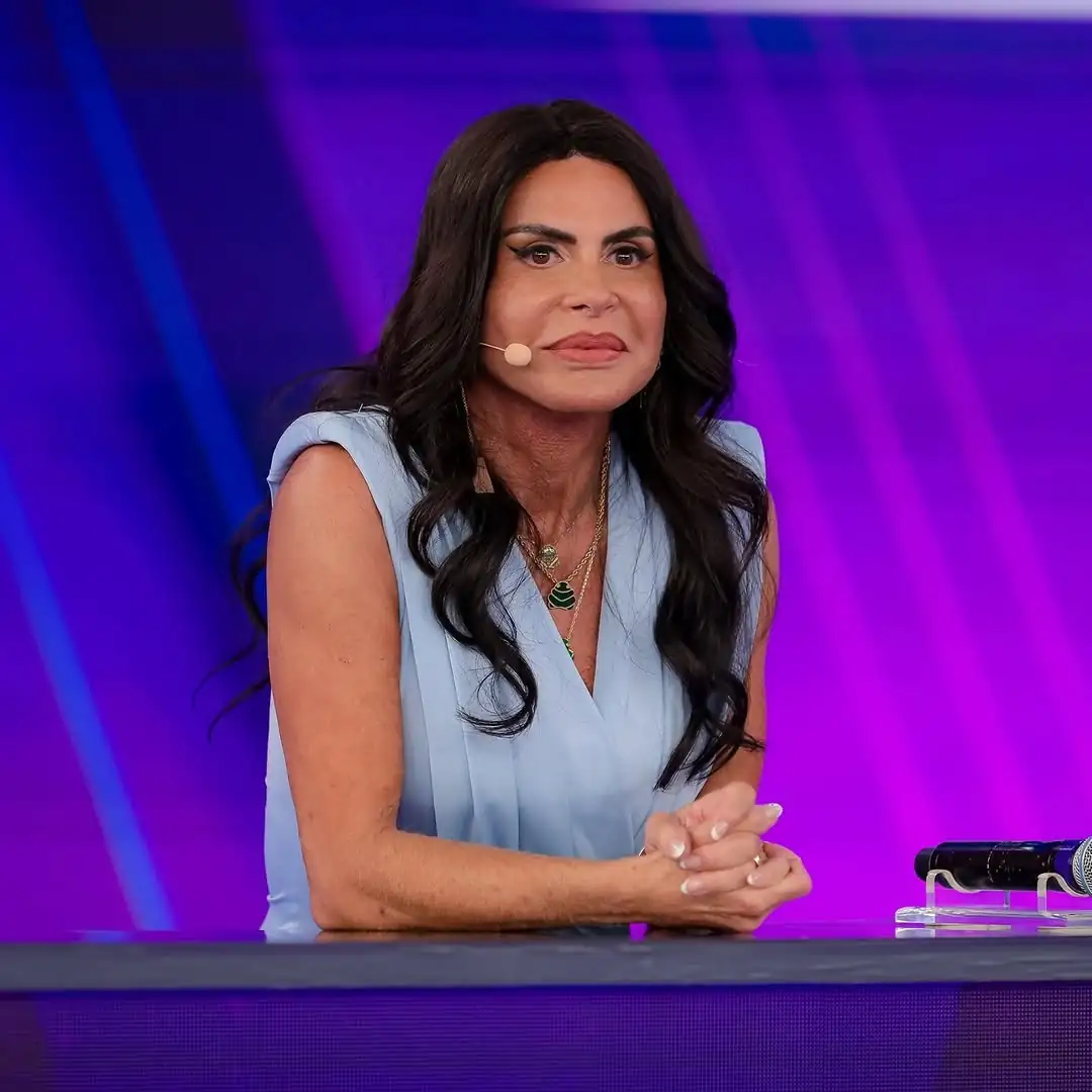 Gretchen se revolta após crítica de médico e rebate: "Só quem me para é ...