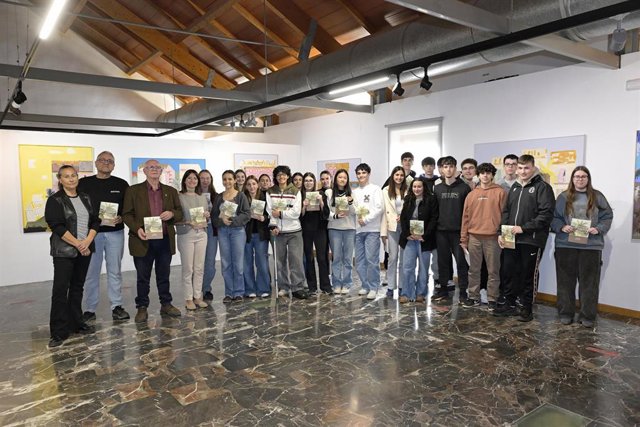 Paiporta presenta el libro 'El barranc ve crescut' escrito por alumnos ...