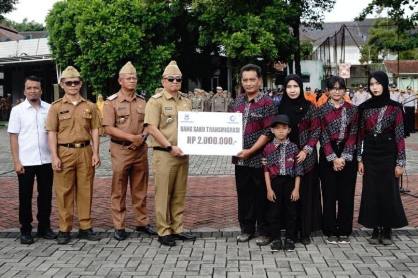 Pemkab Garut siap berangkatkan dua keluarga transmigran ke Sulawesi Barat
