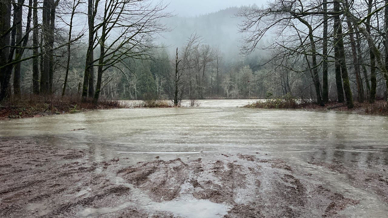 Live updates: 'Go now' evacuations, flooding, road closures in western WA