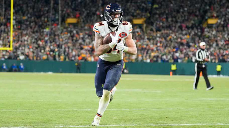 Fantasy football week 15 start 'em and sit 'em: Colston Loveland vs ...