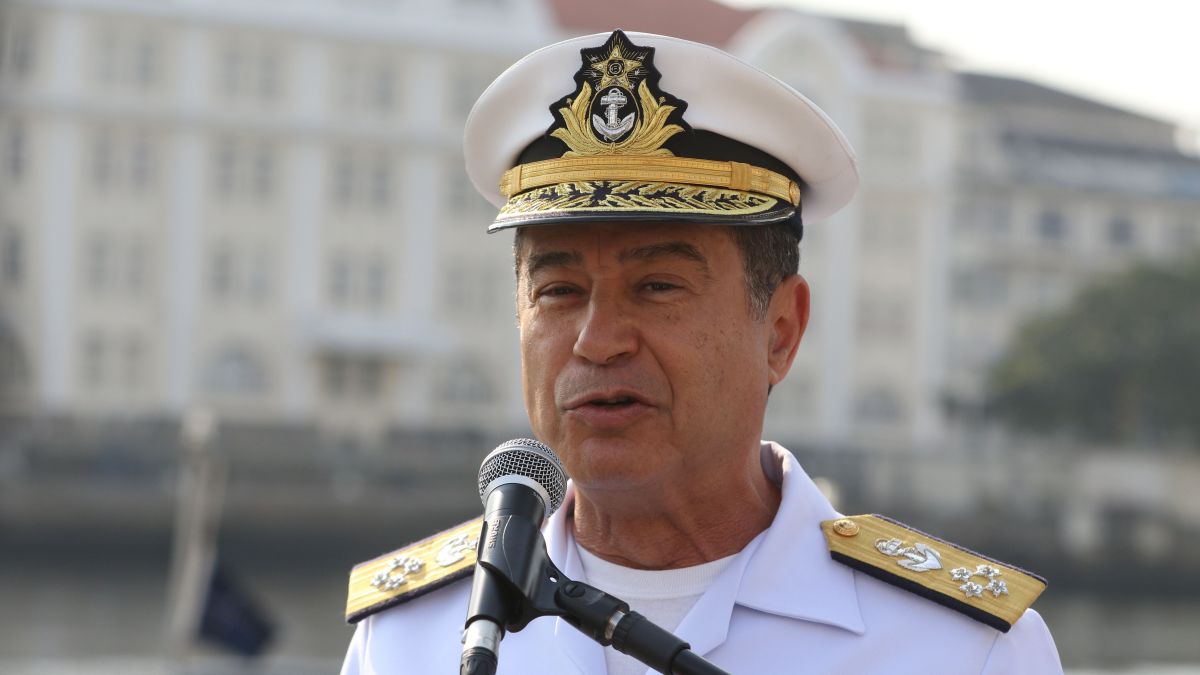 Marinha sugere que Garnier trabalhe e estude durante cumprimento de pena