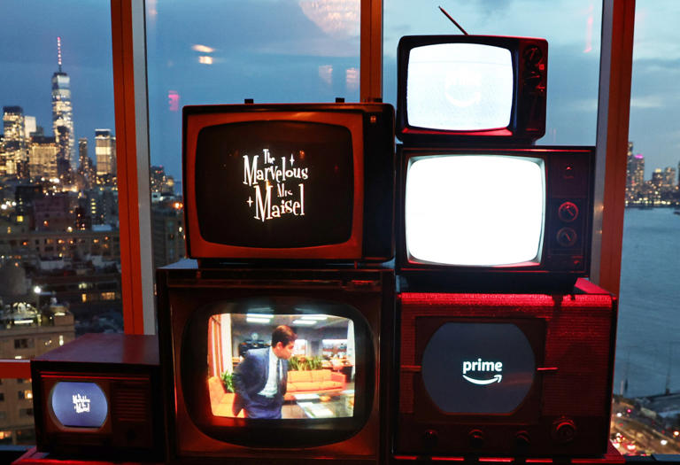 The Marvelous Mrs. Maisel actress Wenne Alton Davis dies at 60 after ...