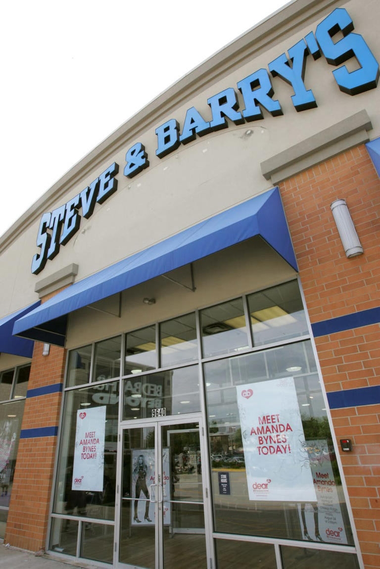 All your favorite '90s stores that no longer exist