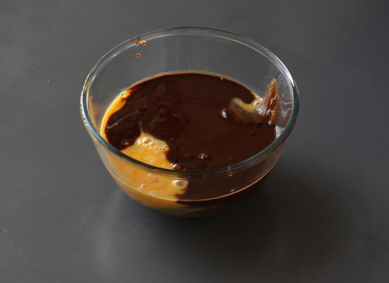 Extra fondant chocolate and chestnut cream cake with only 4 ingredients