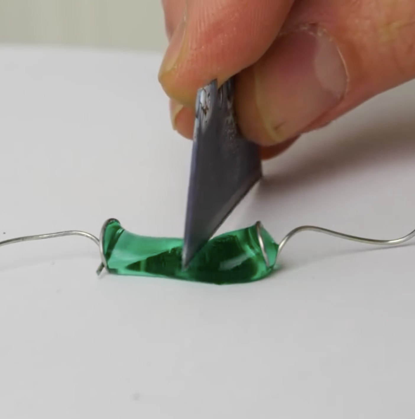 Superhydrophobic knife slices water drops in half