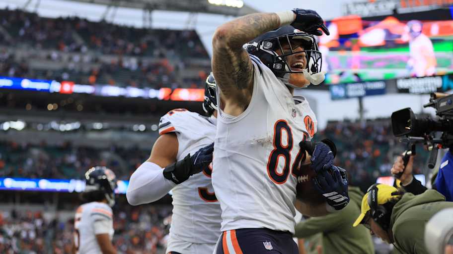 Fantasy football week 15 start 'em and sit 'em: Colston Loveland vs ...