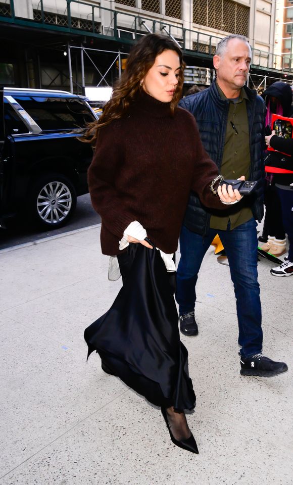 Mila Kunis proved this wealth-oozing staple Katie Holmes also wears is ...