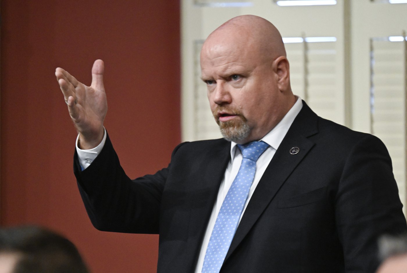 Quebec tables bill that would ban gang colours, creates public sex ...