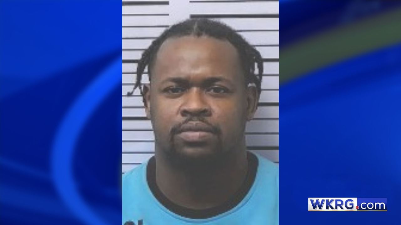 Mobile man arrested after police chase, allegedly hitting vehicles: MPD