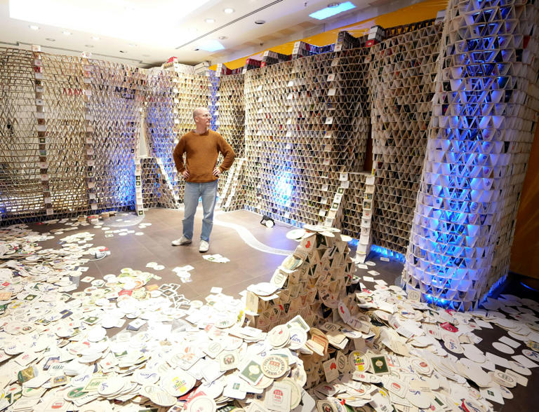 In Köln-Weiden: Bierdeckel-Skulptur eingestürzt – Weltrekord-Traum von ...