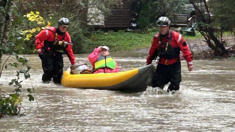 Crews brave Snoqualmie River flooding to rescue three people and dog ...