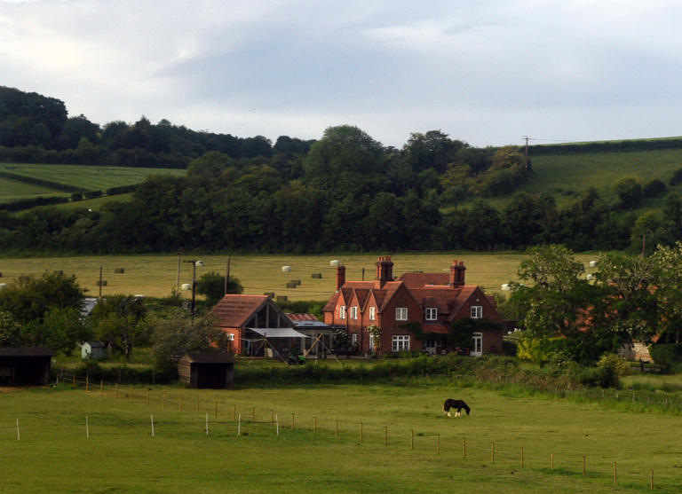 Exploring the golden stone and rolling hills of the Cotswolds