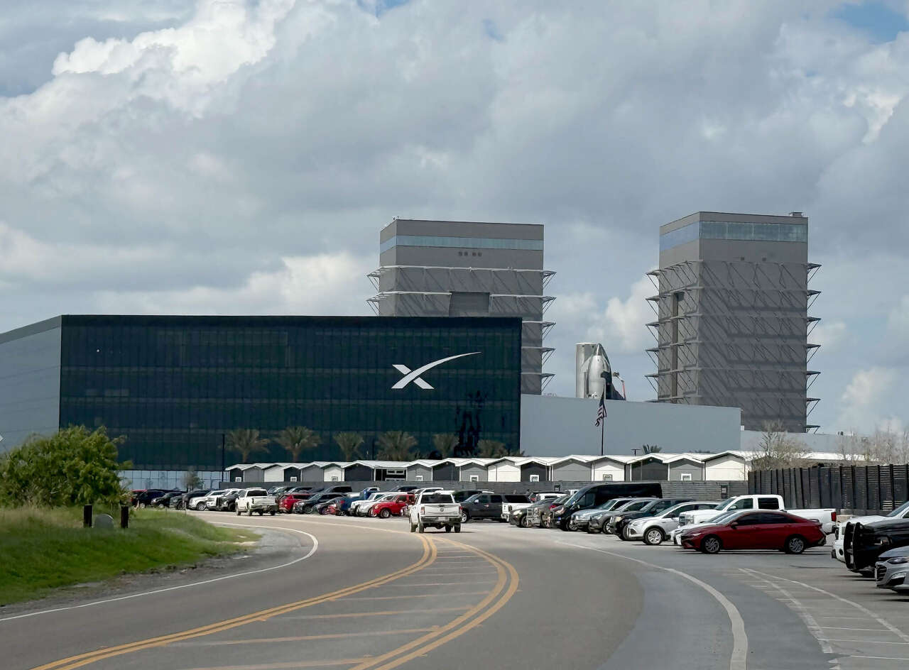 SpaceX looking to raise $30B in blockbuster initial public offering in ...
