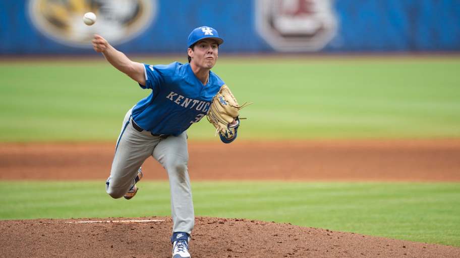 Diamondbacks take right-hander from Cardinals