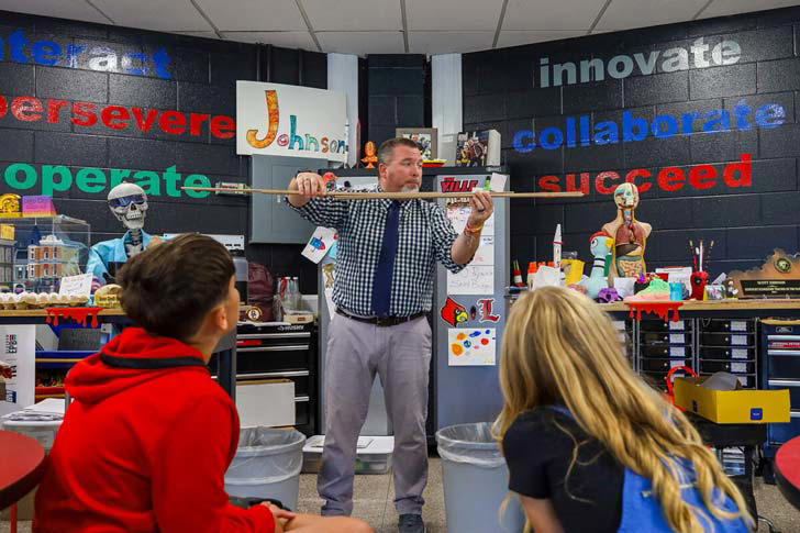 Teacher 3D prints prosthetic hand for 4th grader in school lab: 'It ...