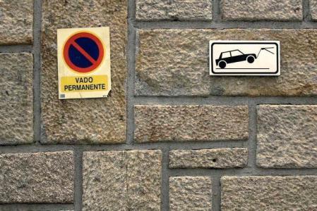 La DGT lo afirma: si tu vecino pinta un vado en su vivienda y no tiene ...