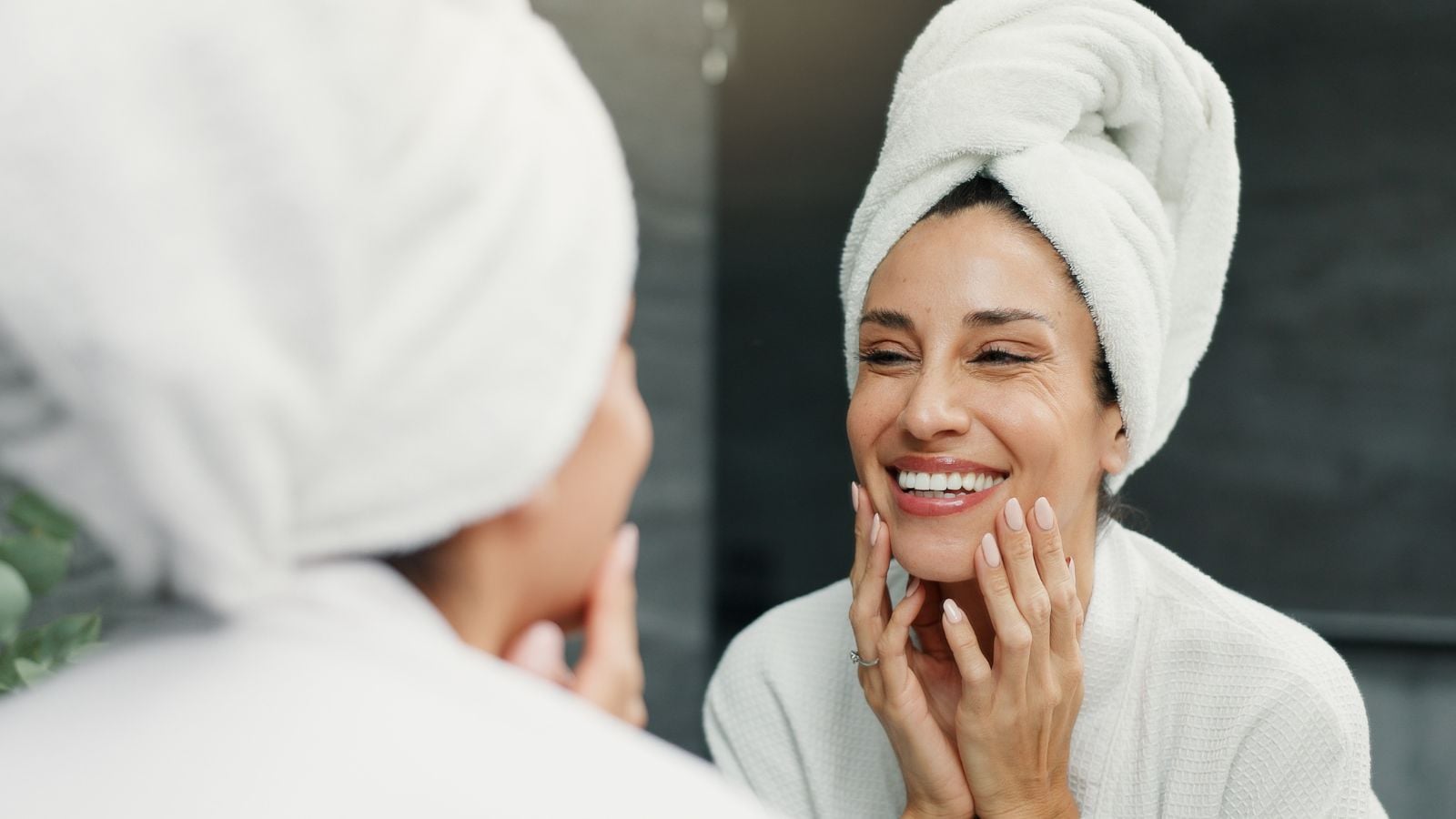 Adieu les taches brunes : nouvelle star chez Aroma-Zone, cette crème à ...