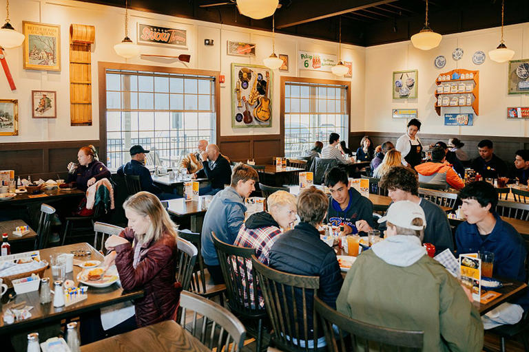 Cracker Barrel CEO responds to plummeting sales following redesign ...