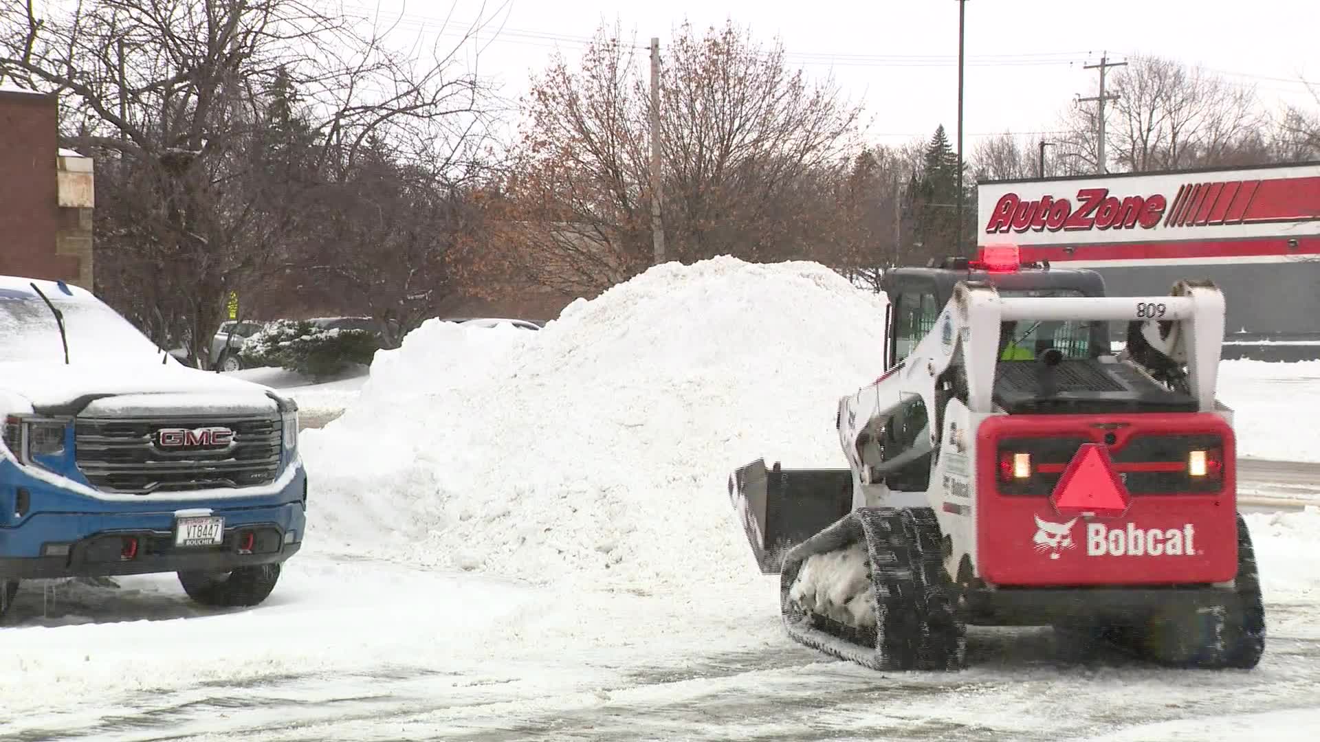 Snow cleanup begins in Green Bay after overnight storm brings slick ...