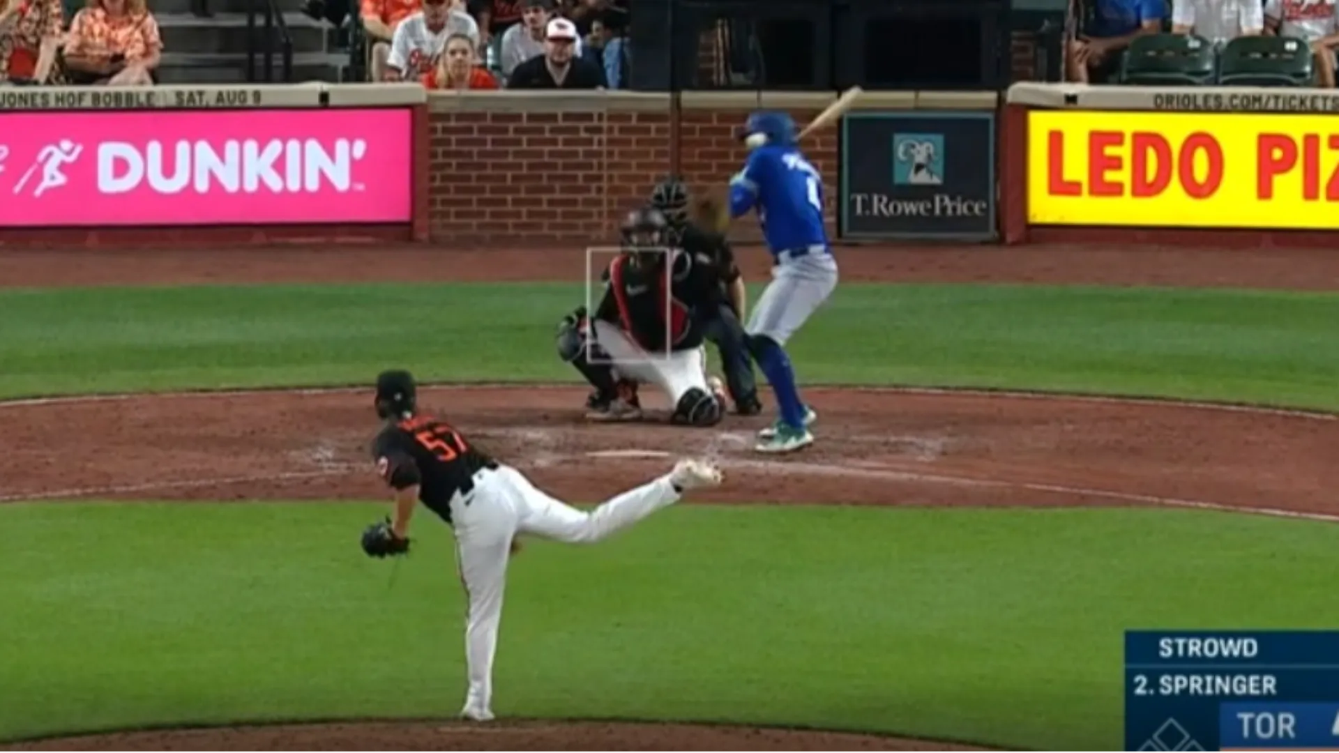 時速154kmでボールが頭部を強打し、倒れ込む選手：写真