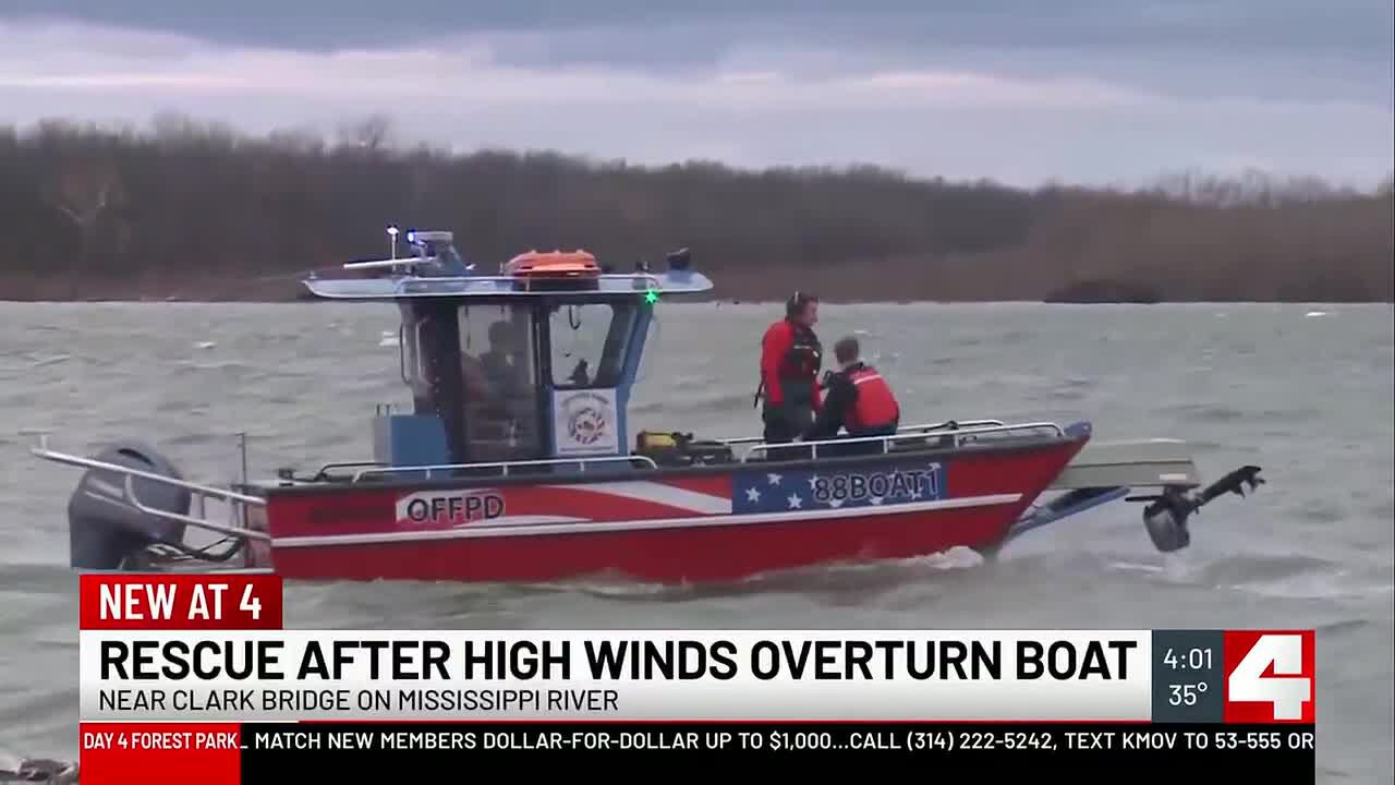 Two rescued after high winds overturn boat in the Mississippi River