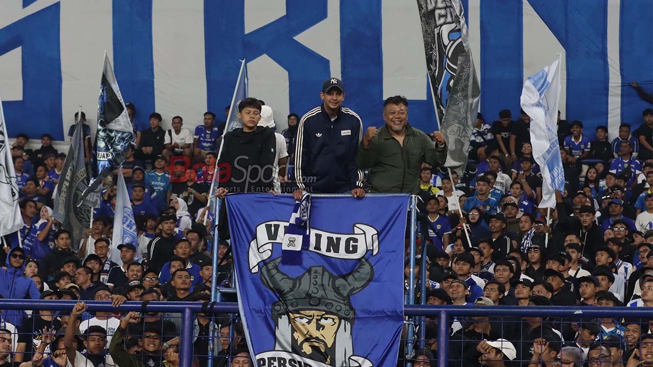Resmi - Persib resmi tutup tribun selatan GBLA imbas kejadian pitch ...