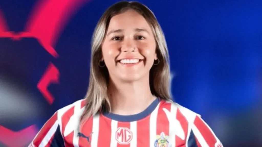 Chivas presenta de forma oficial a Mayra Pelayo