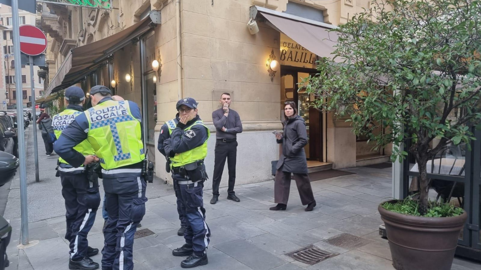 Mangiano tonno preso da un bar, decine di intossicati a Genova