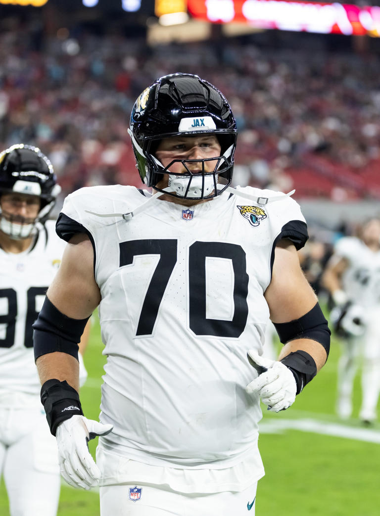 Report: Jaguars extend LT Cole Van-Lanen