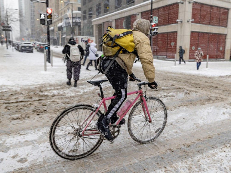 Blowing snow reduces visibility on Montreal roads as yellow warning ...