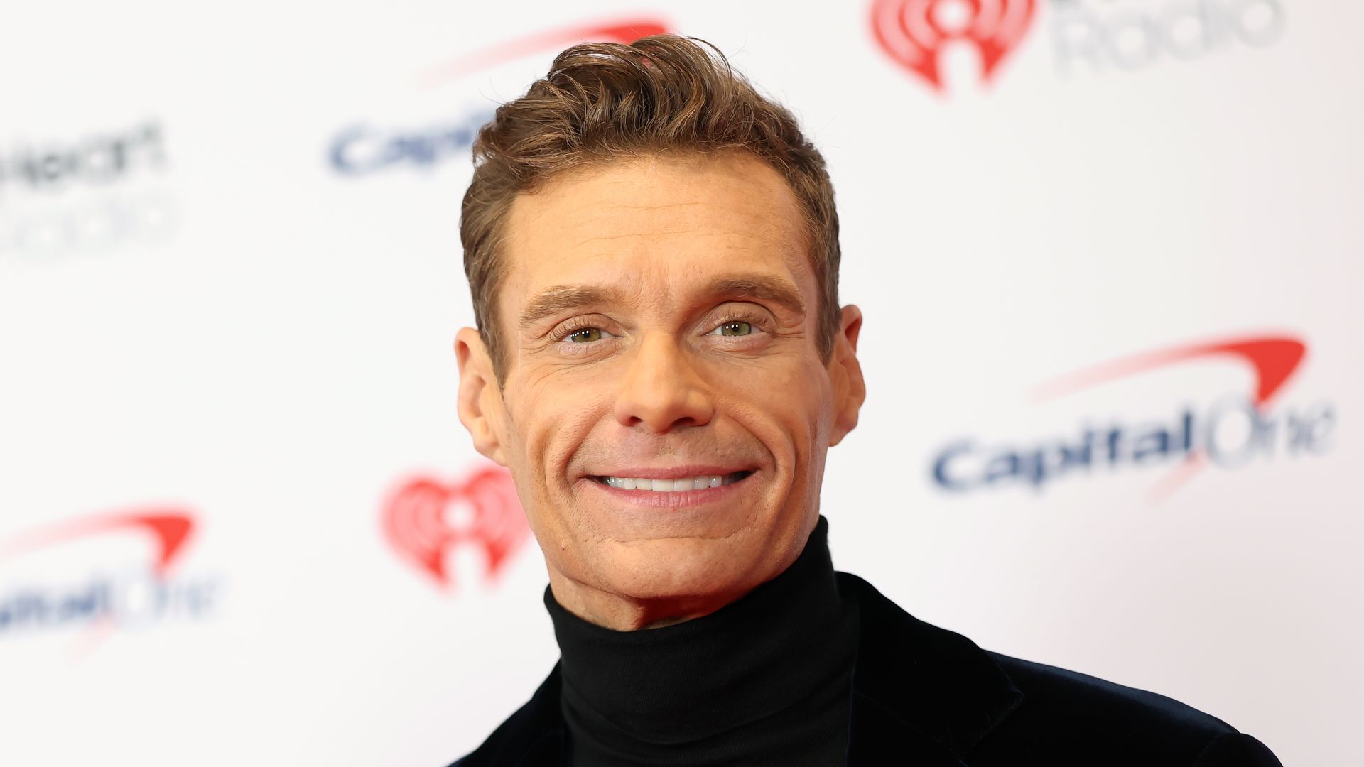 Ryan Seacrest's new look has fans all saying the same thing