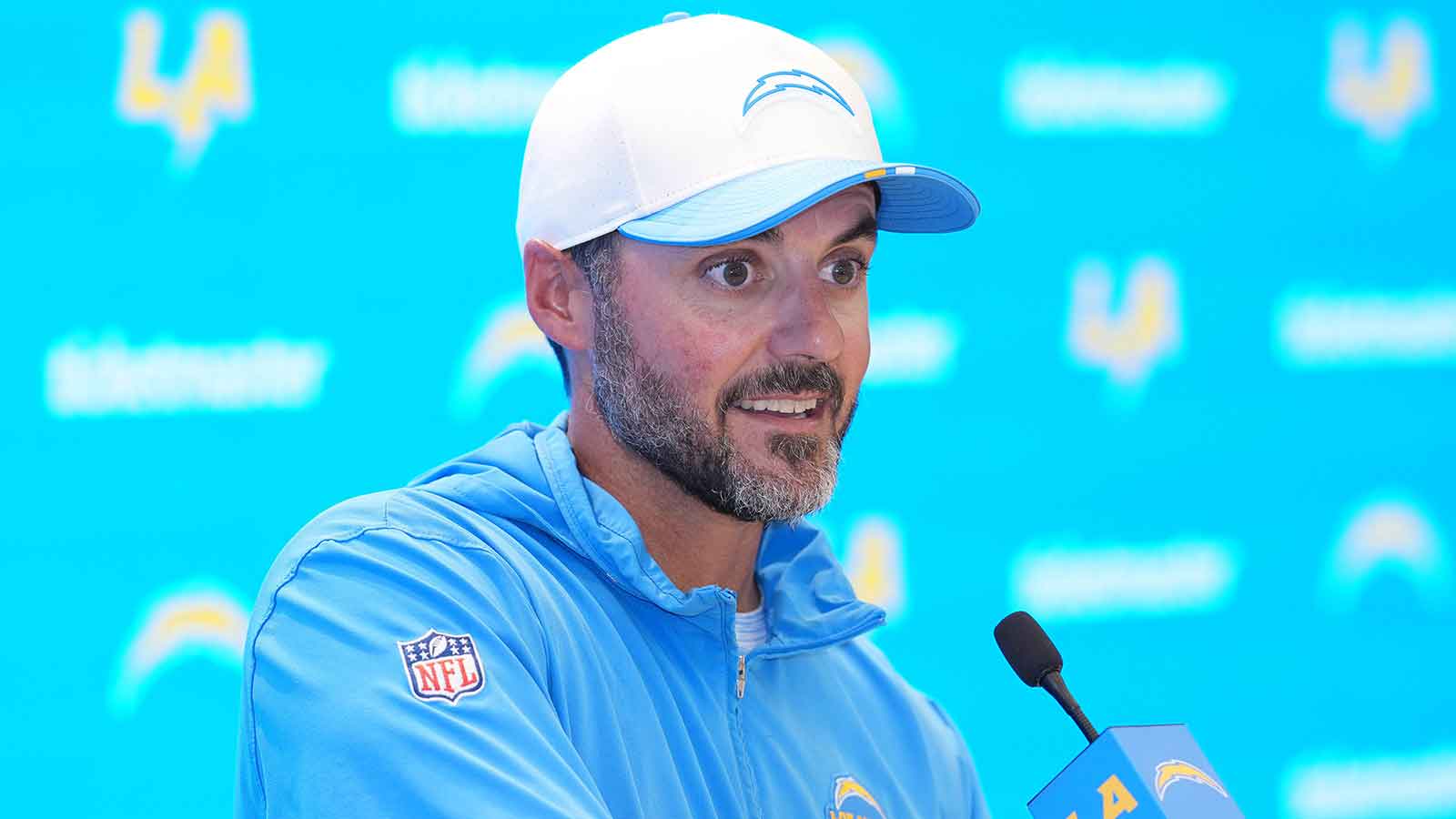 Jesse Minter thinks Chargers’ defense is peaking at the right time ...