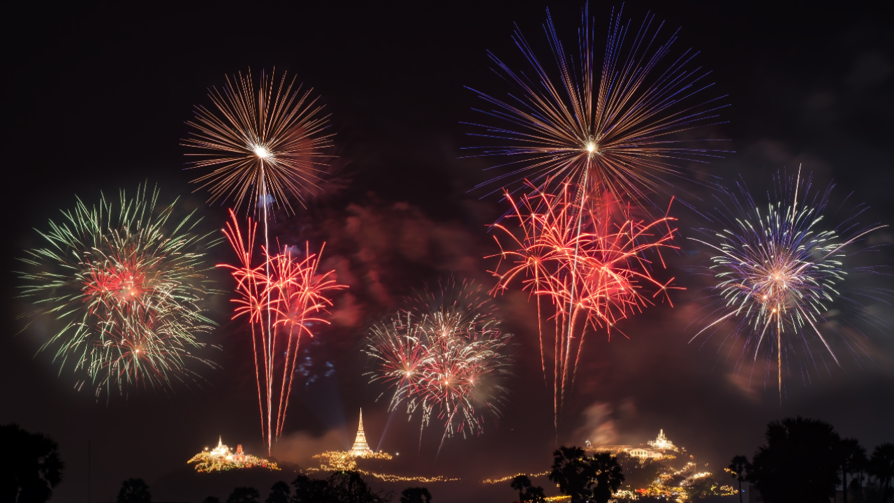 120 แคปชั่นเคาต์ดาวน์กวนๆ เรียกไลค์ แคปชั่นปีใหม่ 2569 สุดปัง