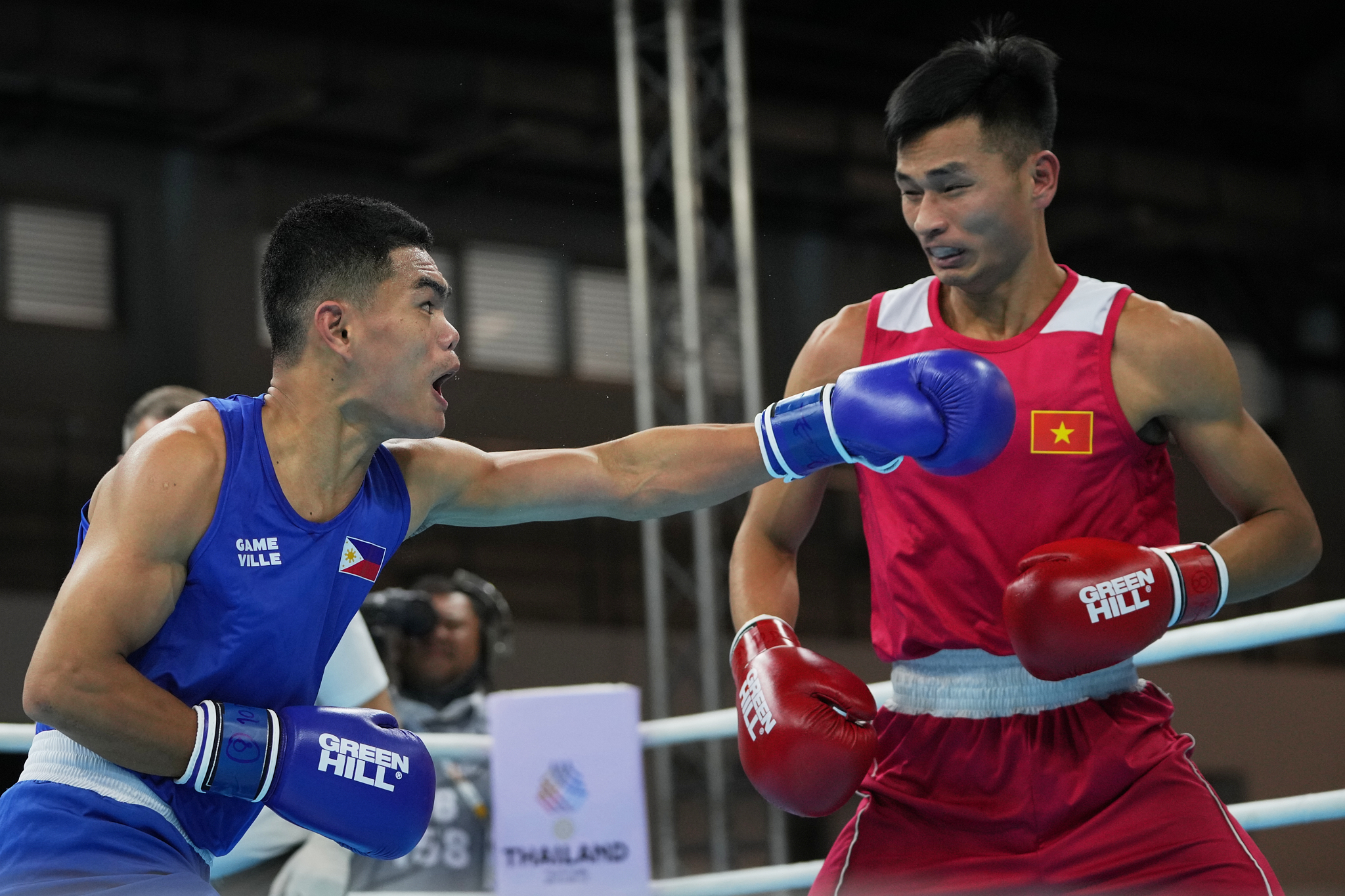 SEA Games 2025: PH boxers advance, but Ian Clark Bautista bows out