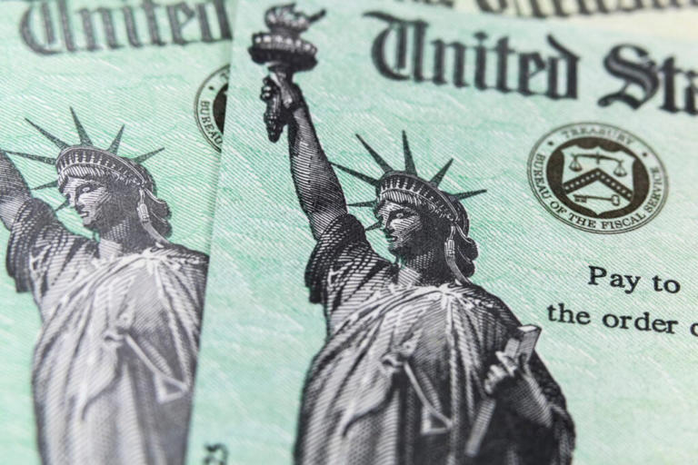 Michael Burry says Fed's new Treasury buying plan shows US banks are ...