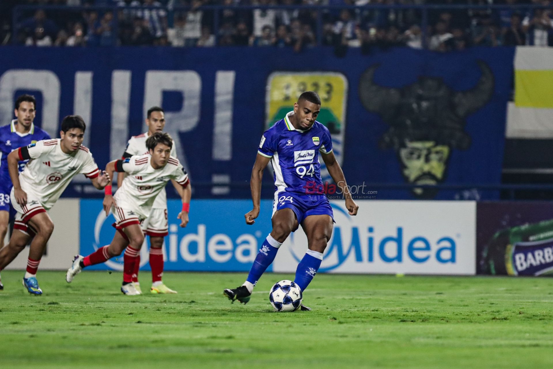 Duel top scorer Persib vs Persija - Maxwell Souza jauh ungguli Uilliam ...