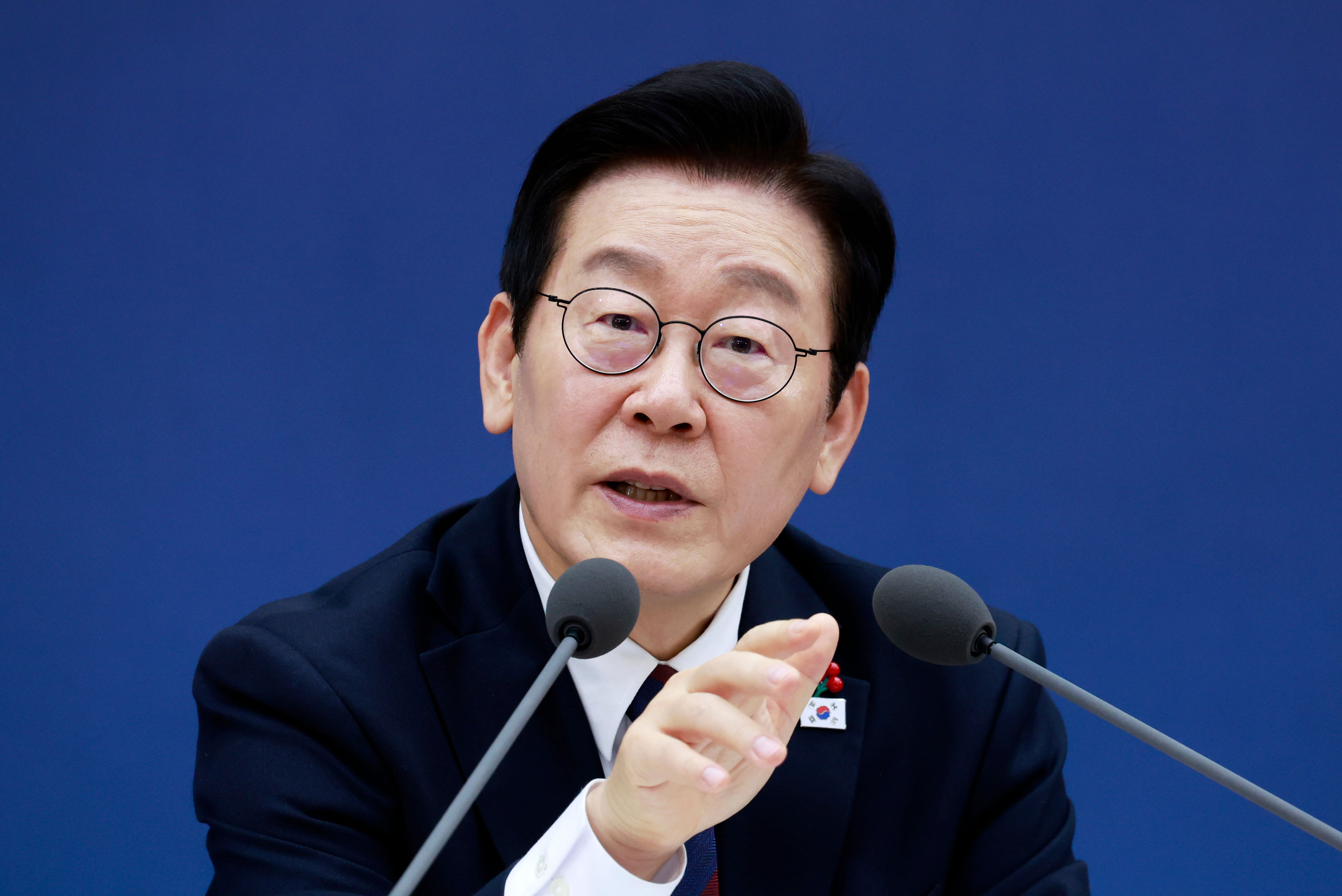 President Lee Jae-myung: 'Report personnel issues anonymously'