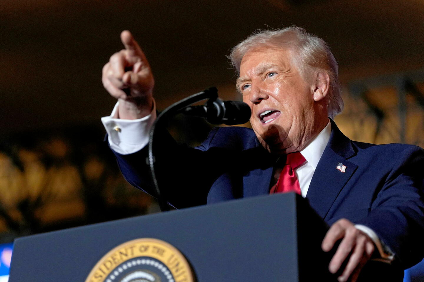 Trump se déchaîne contre une Europe « en déclin » et un Zelensky ...