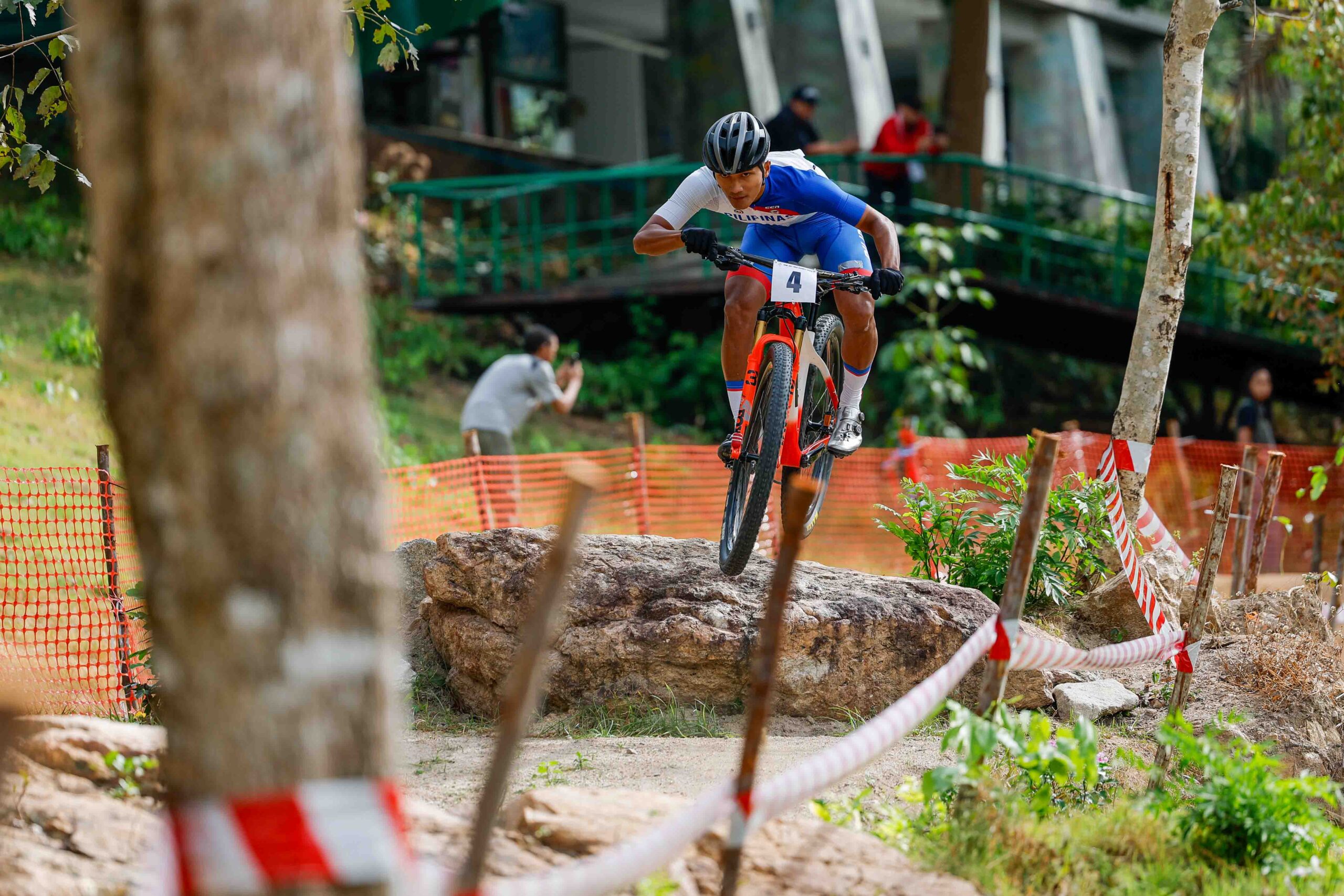 SEA Games 2025: Mark Valderama earns breakthrough cycling bronze