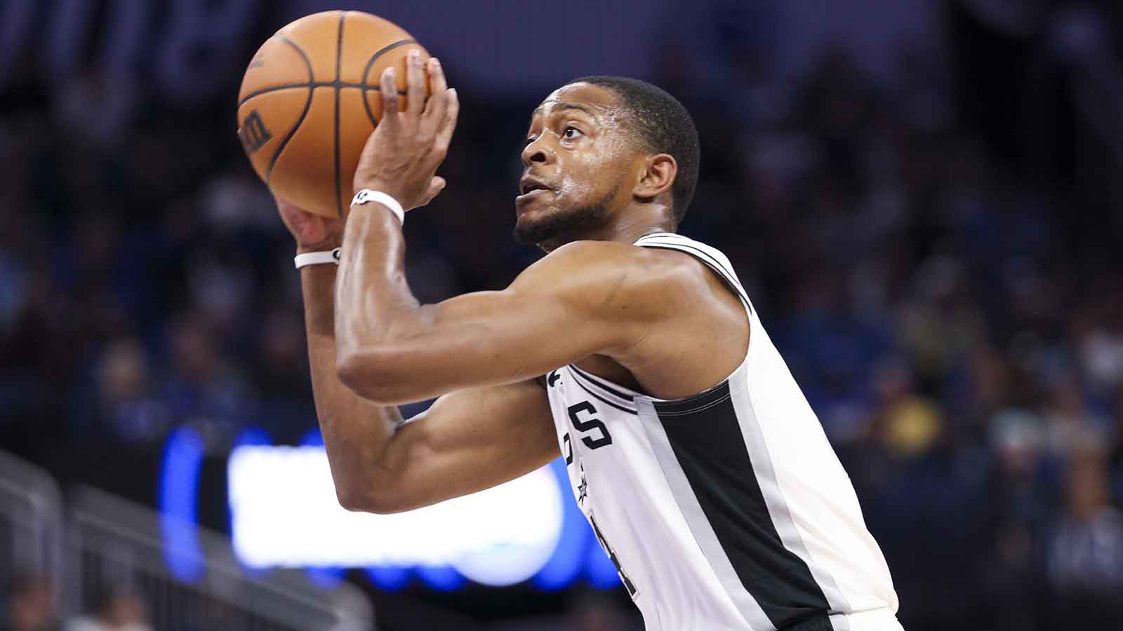 Spurs star De’Aaron Fox replaces Bucks’ Giannis Antetokounmpo in NBA ...