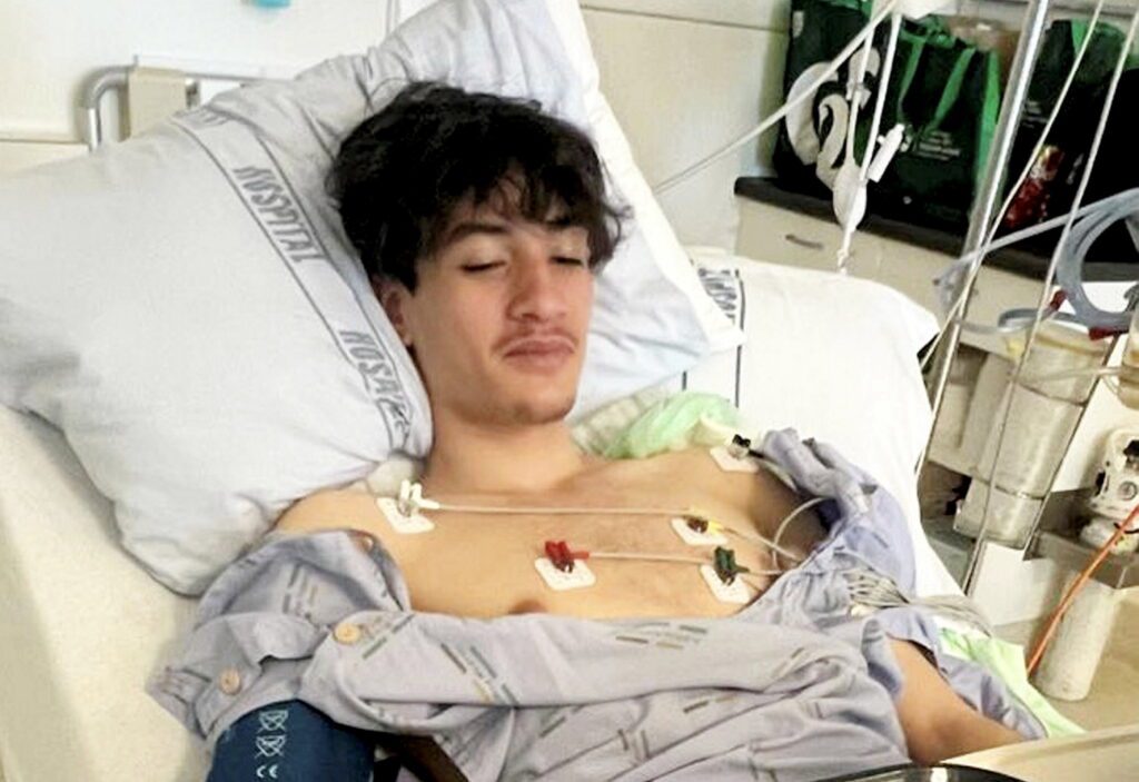 Vape addict kicked five-year habit after his lung collapsed