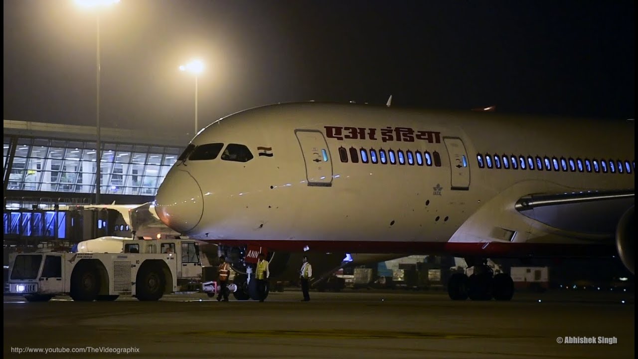 This Air India 787 night departure looks straight out of a movie