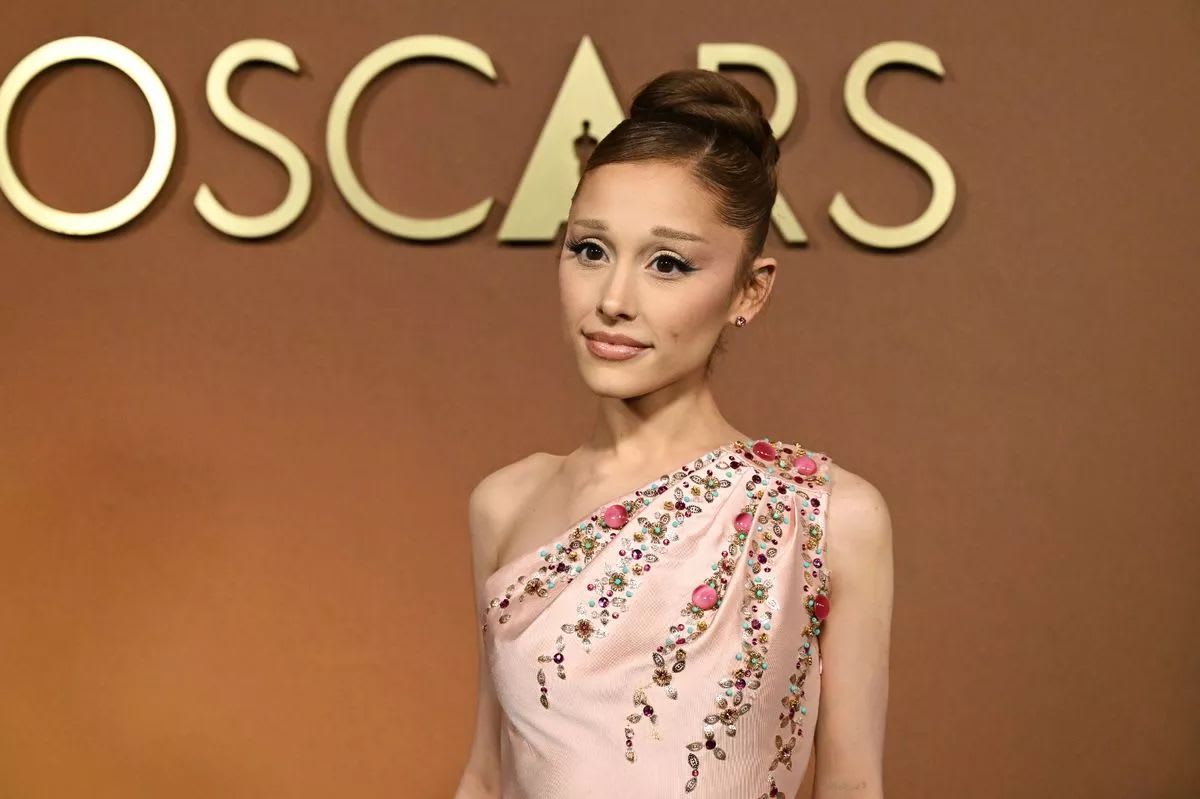 Ariana Grande breaks down in tears as she finally addresses her drastic ...